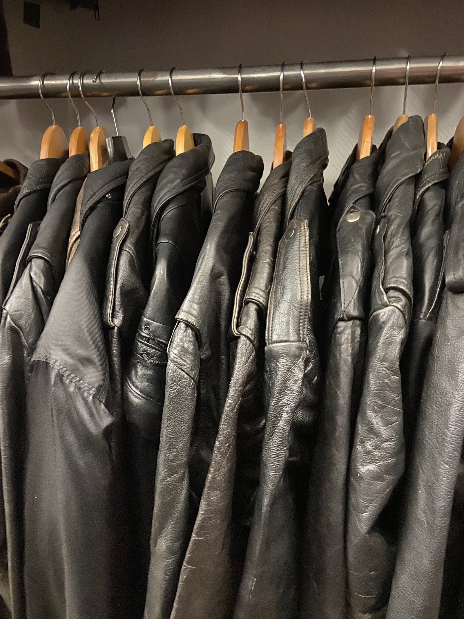 Thrift With Us : Nos boutiques vintage préférées à Paris - VISION MODE