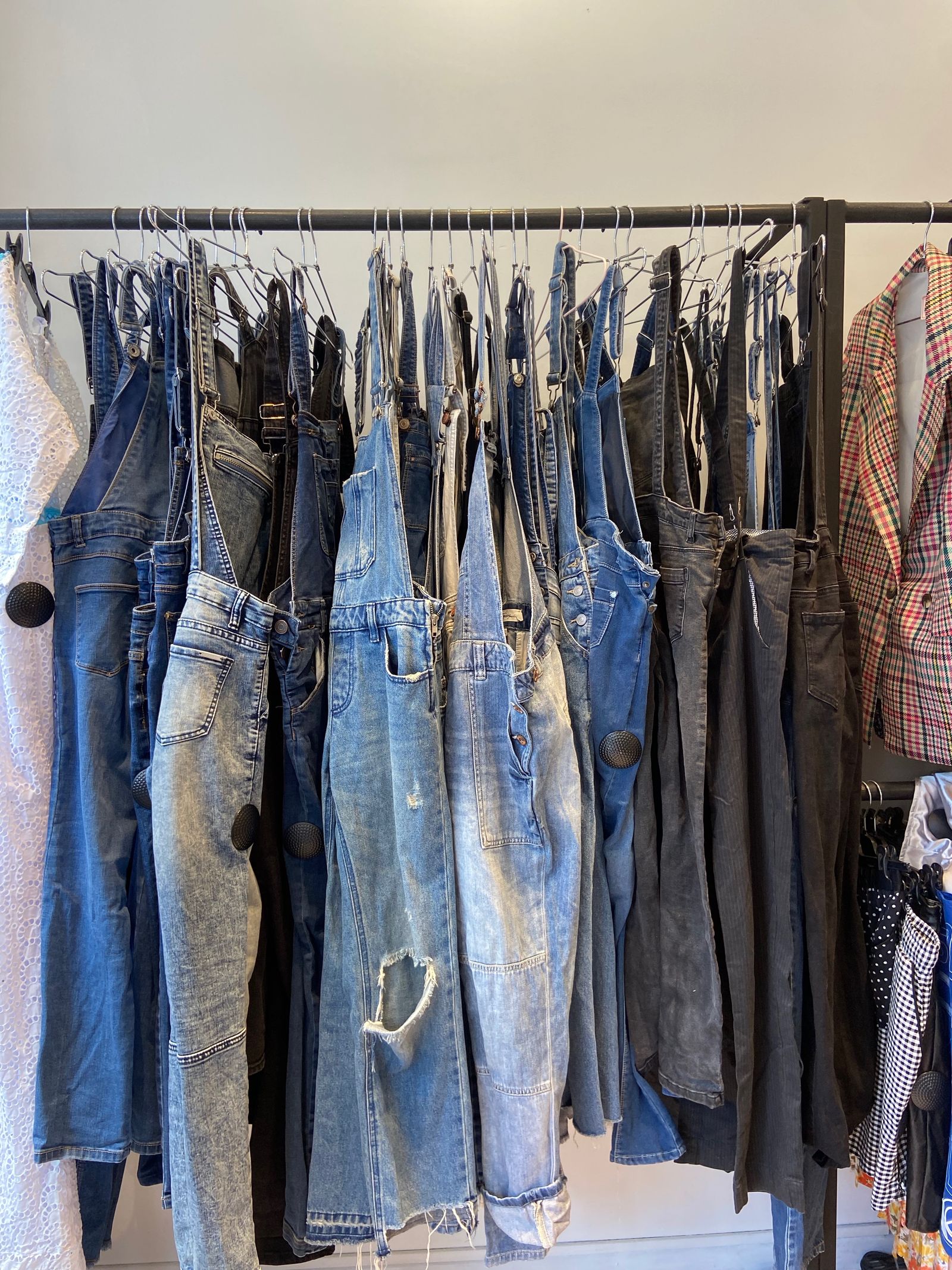 Thrift With Us : Nos boutiques vintage préférées à Paris - VISION MODE